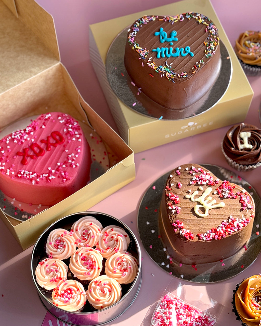 LOVE XOXO Cakes (2-Layer Cake, 6" Heart) – Sugarbee